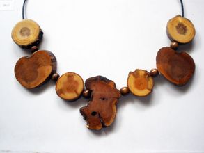 Colgantes y collares :: Artesanía en madera